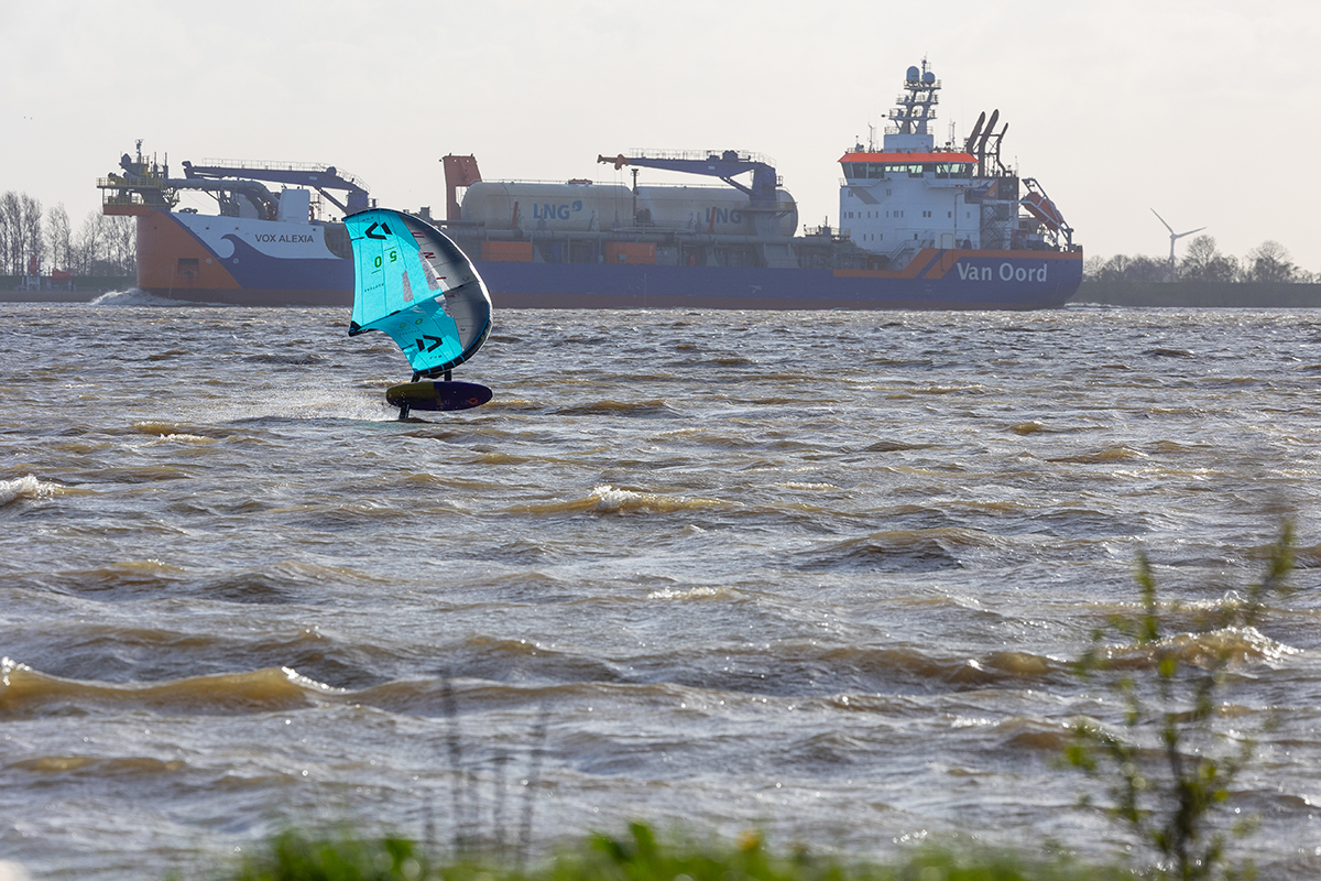 Red Letter Day: PASSING SHIPS - Foiling Magazine